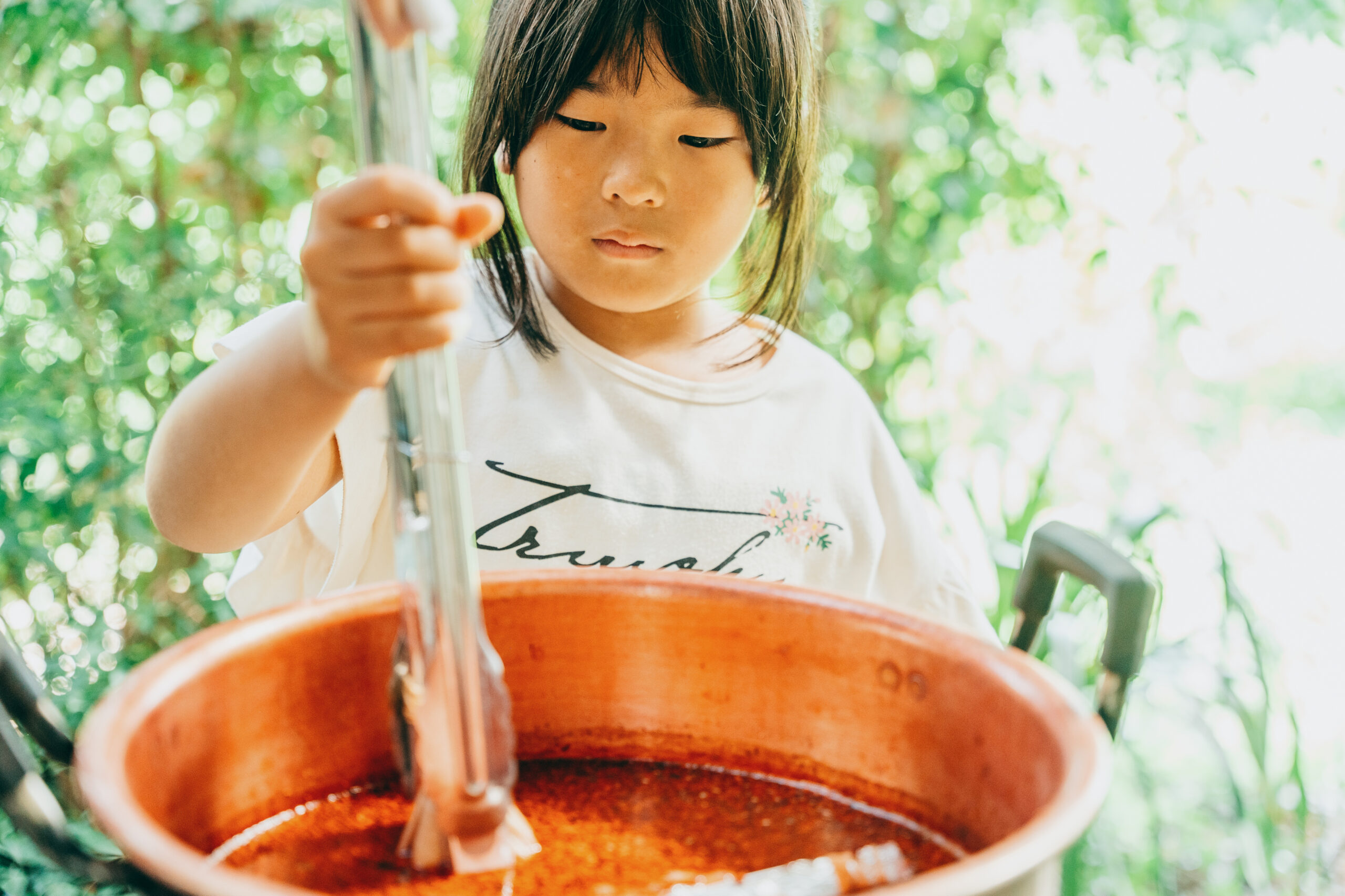 明日香の自然がいっぱい！ 草木染め&蓮の田んぼ体験！【体験レポート Vol.1】 | あすかのサマバケ|奈良県明日香村